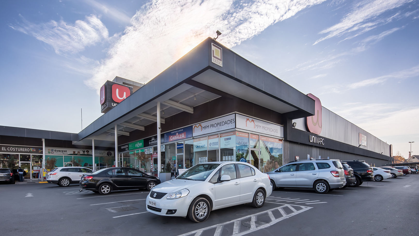 Strip Center Consistorial