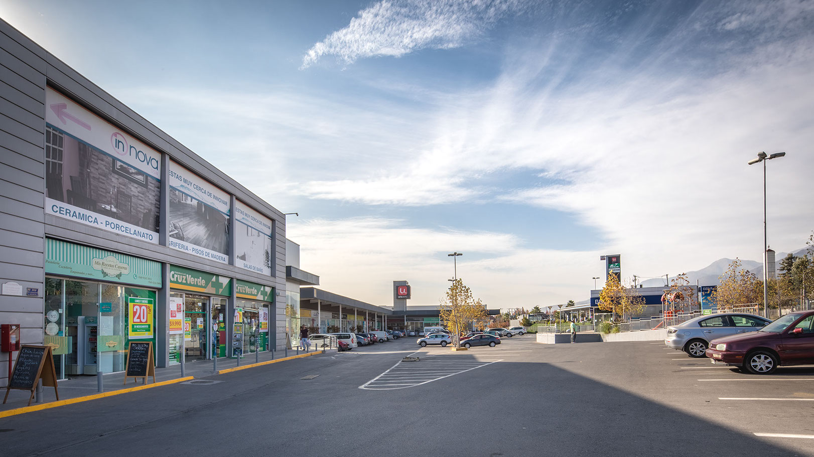 Strip Center Consistorial